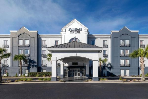 Fairfield Inn & Suites By Marriott Charleston North/ashley Phosphate - North Charleston, SC
