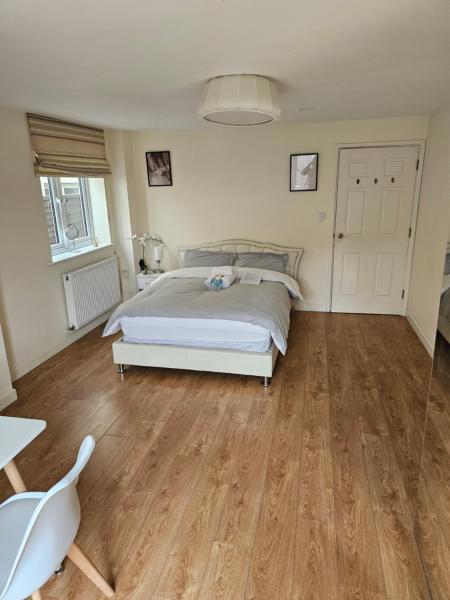 Extra Large Bedroom Dartford - Thurrock