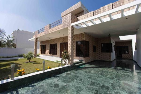 The Lawn House : 3bhk Furnished Villa With Lawn - Amritsar