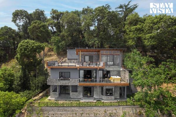 Stayvista At Barkat Villa With Jacuzzi - Uttarakhand