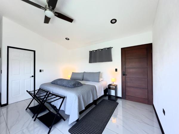 Black & White Apartments - Costa Rica