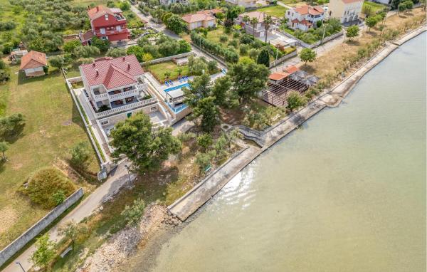 Nice Apartment In Mrljane - Sukošan