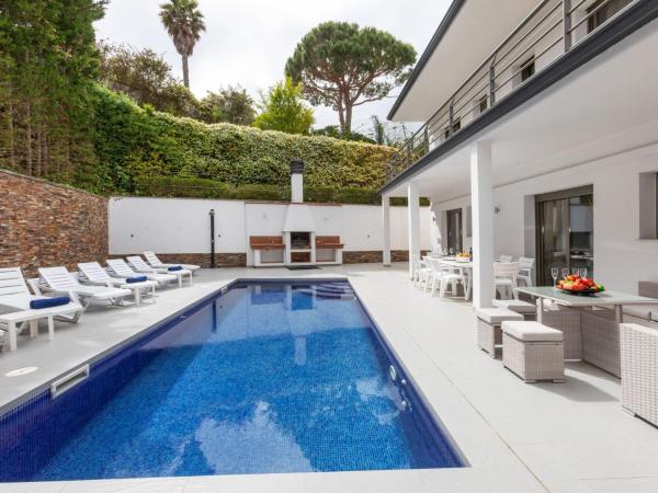 520 M² Villa ∙ 4 Schlafzimmer ∙ 8 Gäste - Tossa de Mar