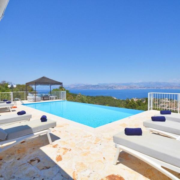 Villa Helion Heated Pool - Kassiopi