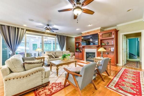 Sherrills Ford Escape With Hot Tub, Deck And Yard - Lake Norman, Catawba