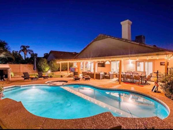 Luxury Scottsdale Retreat Heated Pool And Mini Golf - Phoenix, AZ