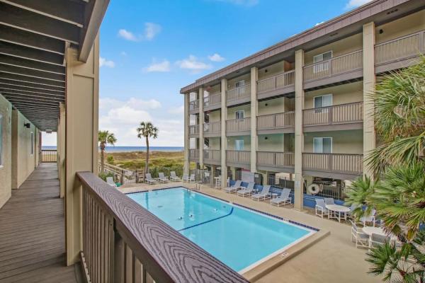 Oceanview Sand Dollar Villas Condo - Balcony - Pool - Fernandina Beach, FL