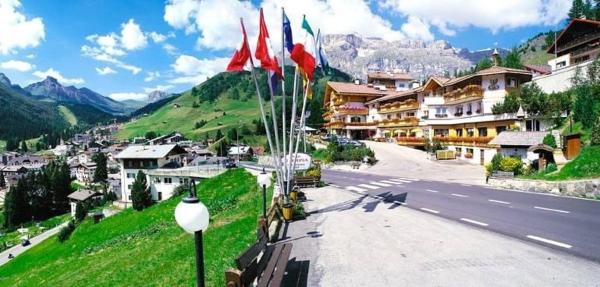 Dolomites Base Camp Hotel Olympia - Malga Ciapela