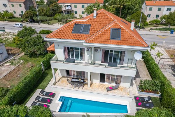 Villa Barbara Apartments With Heated Pool - Split