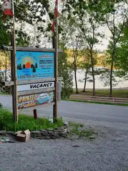 Lakefront Hideaway Resort 10 Total Cabins-lake View, Private Beach - Kawartha Lakes