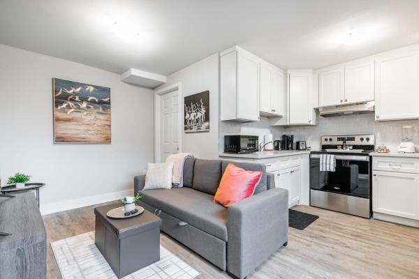 1br Condo On James Street North - Hamilton