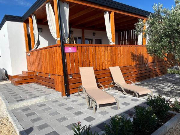Rose Diamond Villa - Cosy, Large, Family Mobile Home, Free Wifi And Parking - Tisno