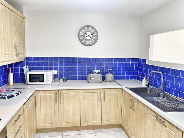 Steps Away From Top Attractions, 2 Bed 2 Bath, Cathedral Quarter, Free Parking - Carrickfergus