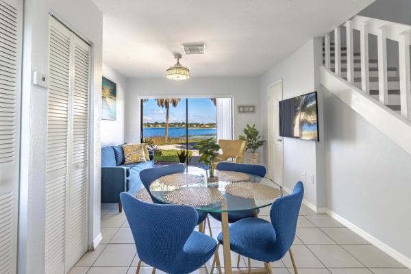 Charming Lakeview Retreat I - Winter Garden, FL