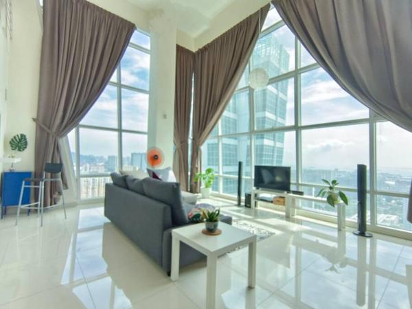 Maritime Suite Penang - City & Sea View - Gelugor