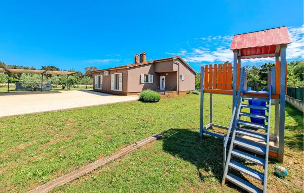 Pet Friendly Home In Pula With Kitchen - Pula