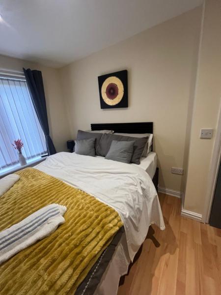 Canal Location And Quiet Space - Stockport