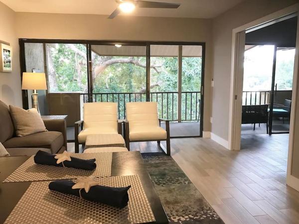 Park Shore Resort Modern Top Floor 2 Bed 2 Bath - Naples