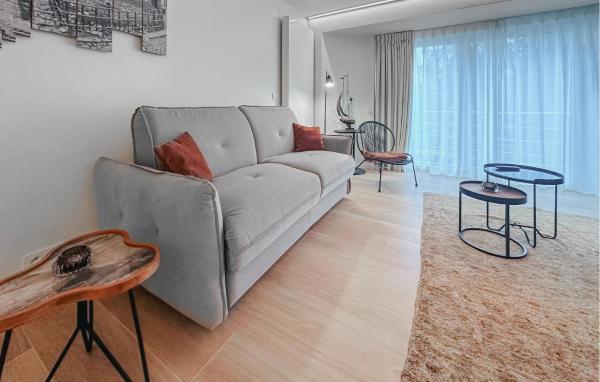 Nice Apartment In Oostende With Wifi - Bredene