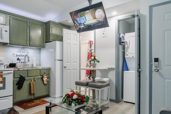 Charming Two Bedroom Duplex Apartment - Alabama