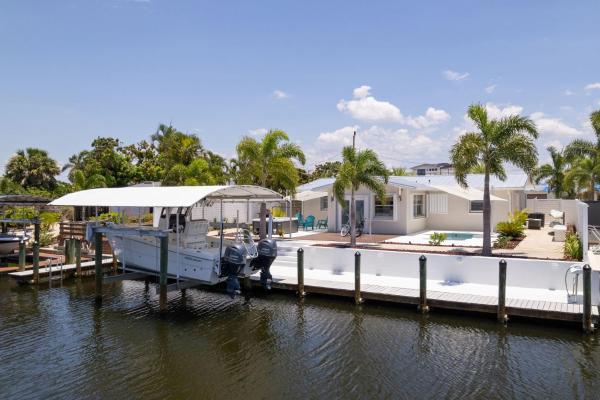 Waterfront Bungalow With Pool And Bikes In Matlacha - Matlacha, FL