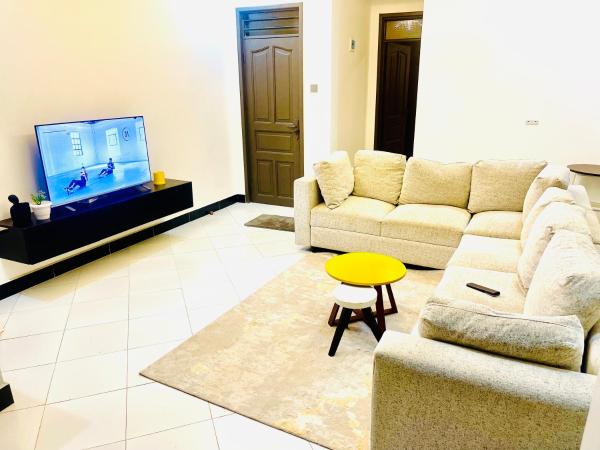 1 Bed Flat - Sleeps 2 - Parking - Wifi - Kampala