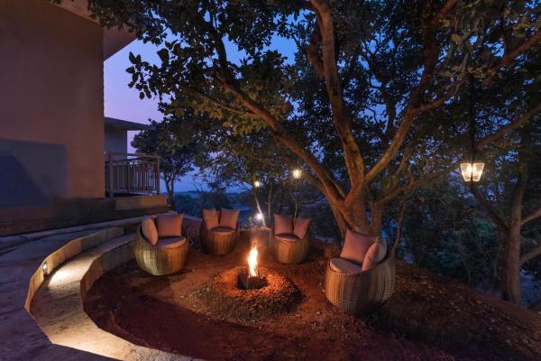 Hillside Harrier Couple's Retreat - Lonavla