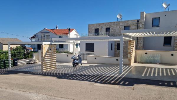 Apartment Sara With Sea View - Jezera