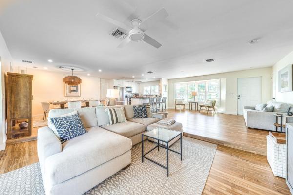 Location, Location! Stylish Home In Palm Beach! - Palm Beach Gardens, FL