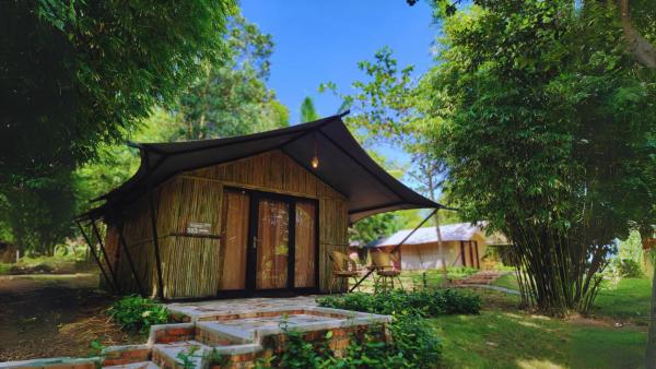 "D'bamboo Kamp" Desa Wisata Ekang - Lagoi