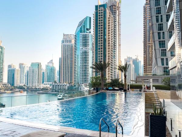 Urban Retreat: Sea View Apartment In Dubai Marina - Dubai