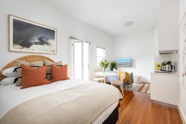 Executive Studio With Patio Near Trains - Burwood