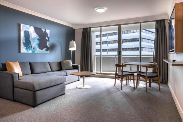 Central 1-bed With Parking, Pool, Sauna & Gym - Ryde