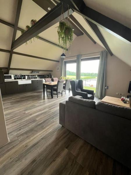 Logeren Boven Paarden - Friesland