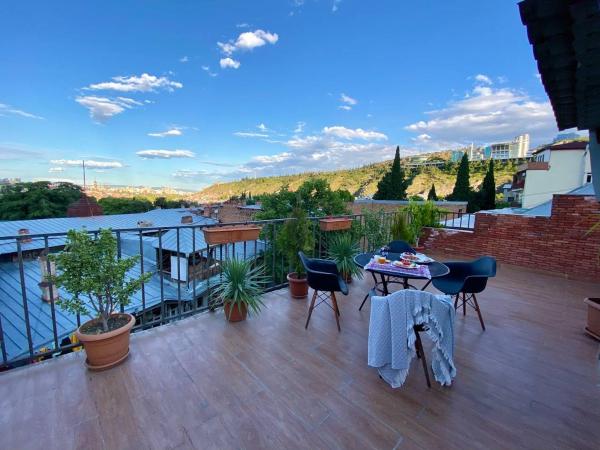 Hotel "Tbilisi Tales" In The Heart Of The Old City - Tbilisi