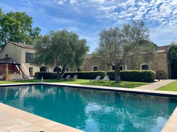 Hôtel & Restaurant De Charme - La Bégude Saint-pierre - Uzès