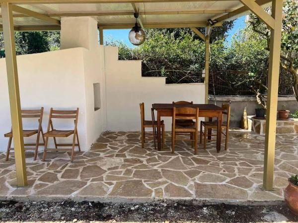 Traditional House With Fresh Vegetables Garden - Zante