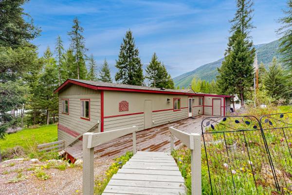 Hungry Horse Hideout - Upper Level - West Glacier, MT