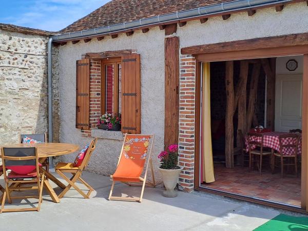 Chaleureux Gîte Avec Terrasse à Proximité De La Loire Et Des Sites Touristiques - Fr-1-590-433 - Sully-sur-Loire