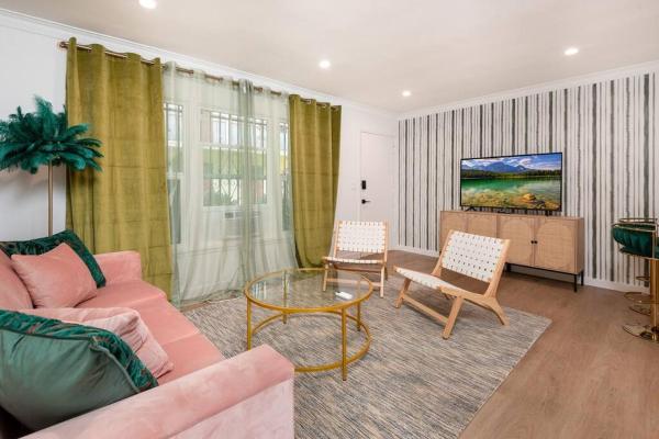 Secluded Paradise 1 Bedroom Apt Near Sunset Blvd - Burbank, CA