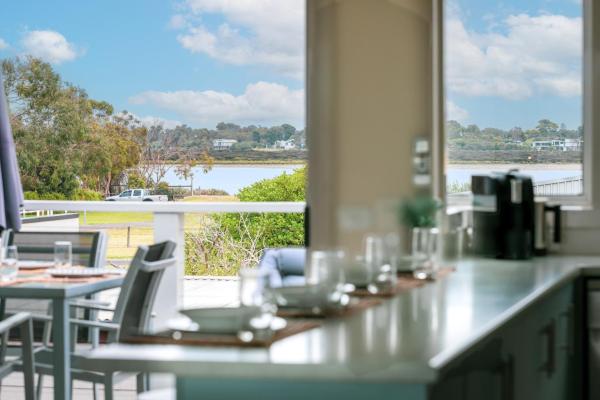 'The Grove' Family Home By The Beach - Geelong
