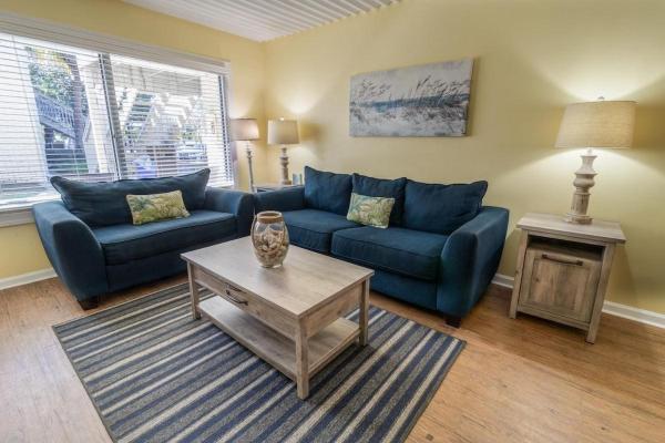 Two Bedroom Villa Sleeps 6 Has 2 Queen And 1 King - Pawleys Island, SC
