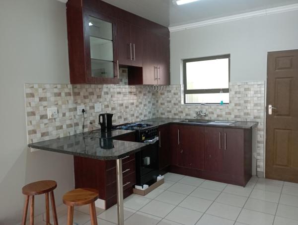 D'lite Guesthouse - Near Carnival City - Brakpan