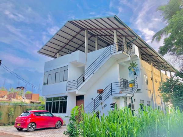Ceylon Lodge - Airport Transit Hostel - Sri Lanka