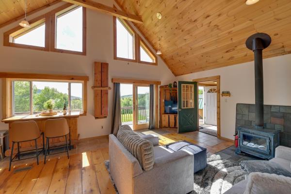 Scenic Catskills Cabin Rental With Hot Tub And Views! - Hobart, NY