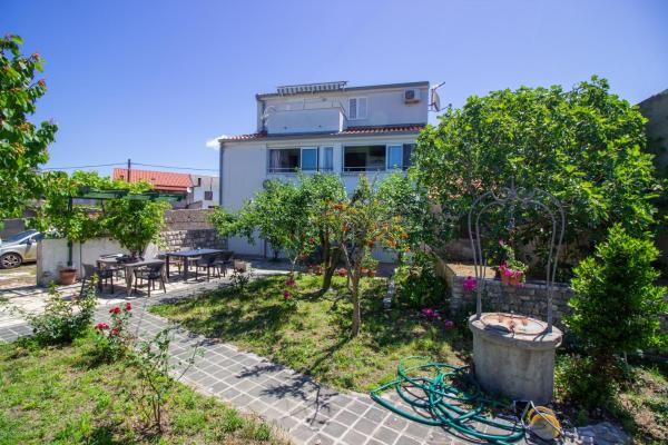 Apartments And Rooms With Parking Space Nin, Zadar - 5805 - Alpes