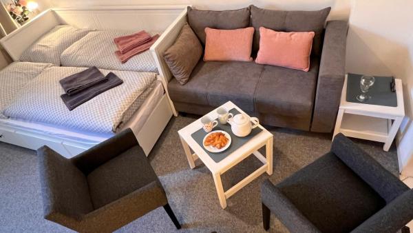 Prague Castle Garden Residence - Prague Václav Havel Airport (PRG)