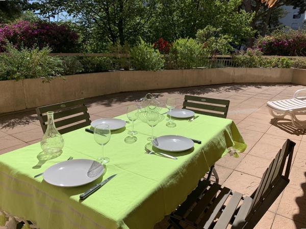 Appartement 2 Pièces à Hyères : Port, Grande Terrasse 62m², Proche Plages, 4 Pers., Wifi, Commerces - Fr-1-335-184 - Hyères