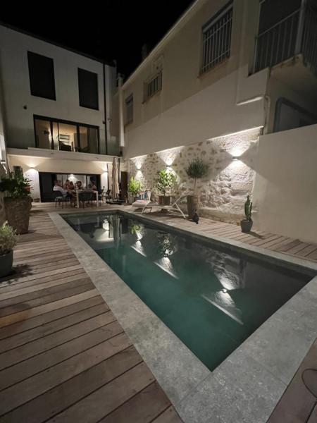 Chambre Dans Maison De Ville Avec Piscine Et Garage En Centre Ville - Montpellier