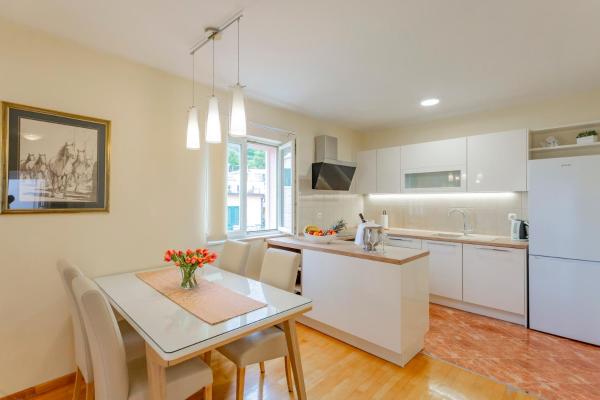 Baška Voda Apartments - City Center, Steps From The Beach, Free Parking - Brela